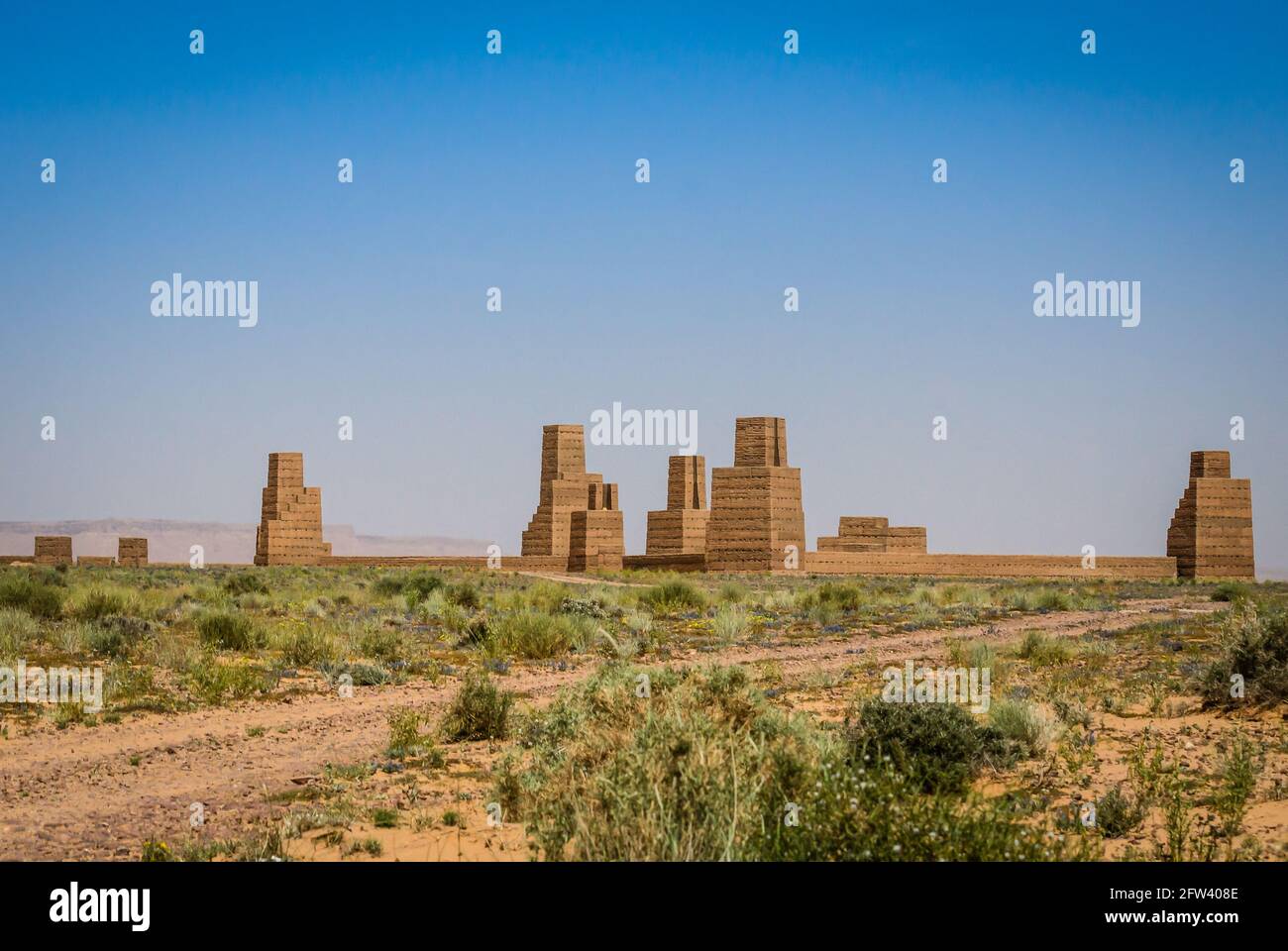 Desert architecture hi-res stock photography and images - Alamy