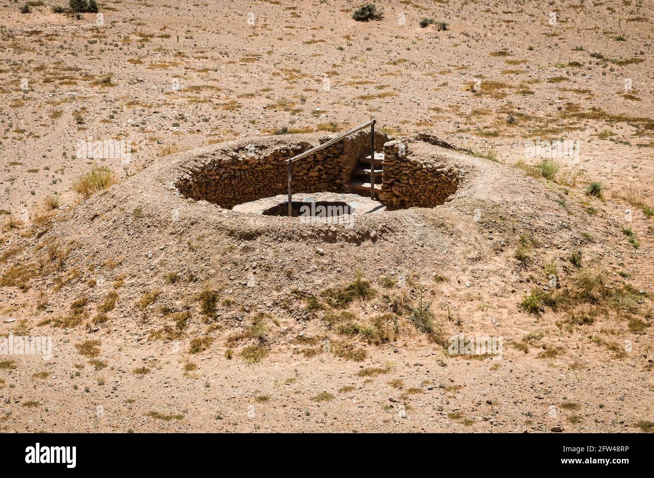 Arabian desert well hi-res stock photography and images - Alamy
