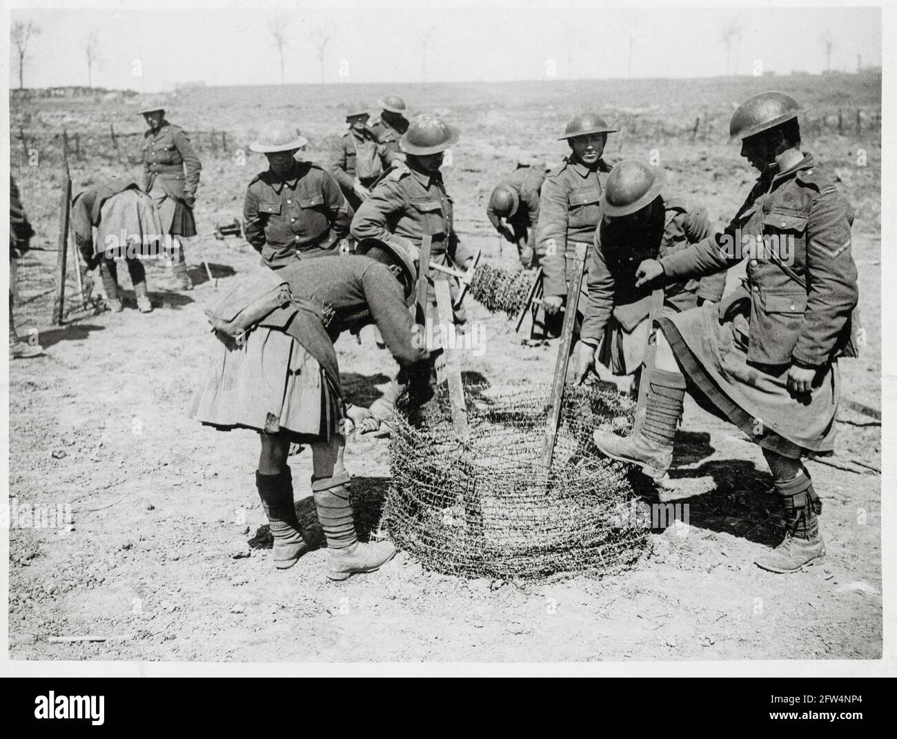 World War One, WWI, Western Front - Troops of the Gordon Highlanders ...