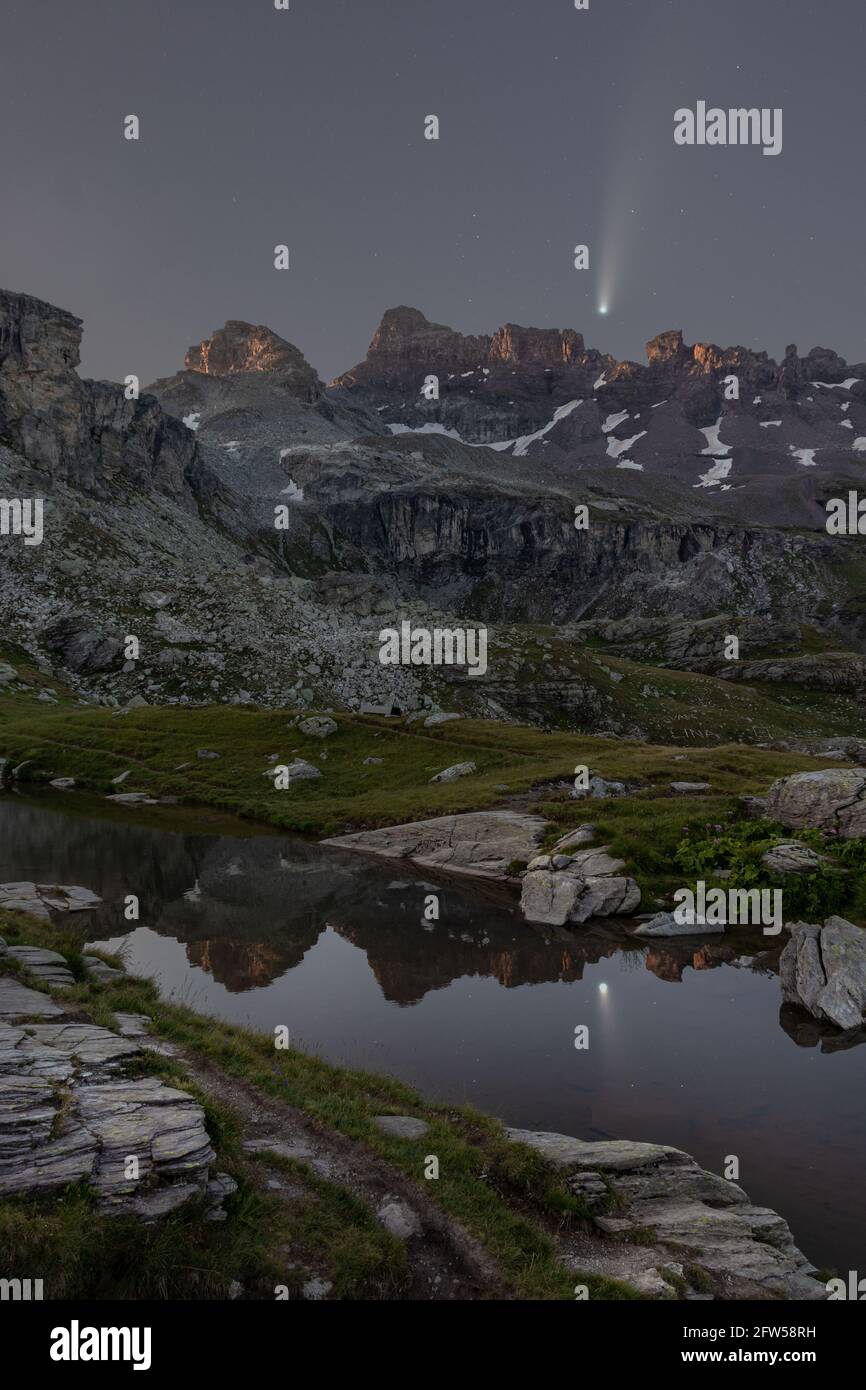 Comet Neowise reflection in swiss mountain lake Stock Photo - Alamy