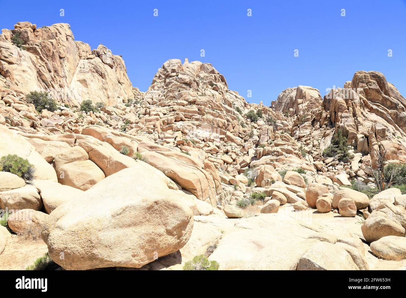 Huge mounds hi-res stock photography and images - Alamy