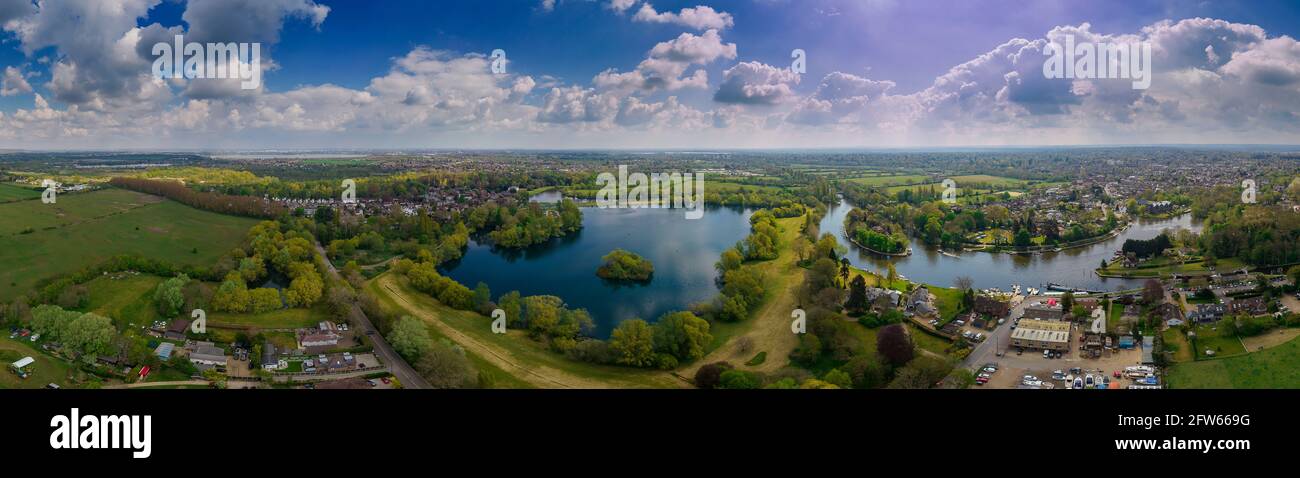 Shepperton swimming lake and lock Stock Photo - Alamy