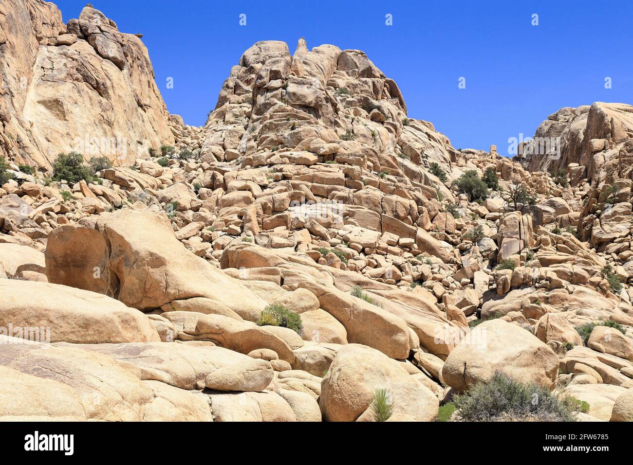 Huge mounds hi-res stock photography and images - Alamy