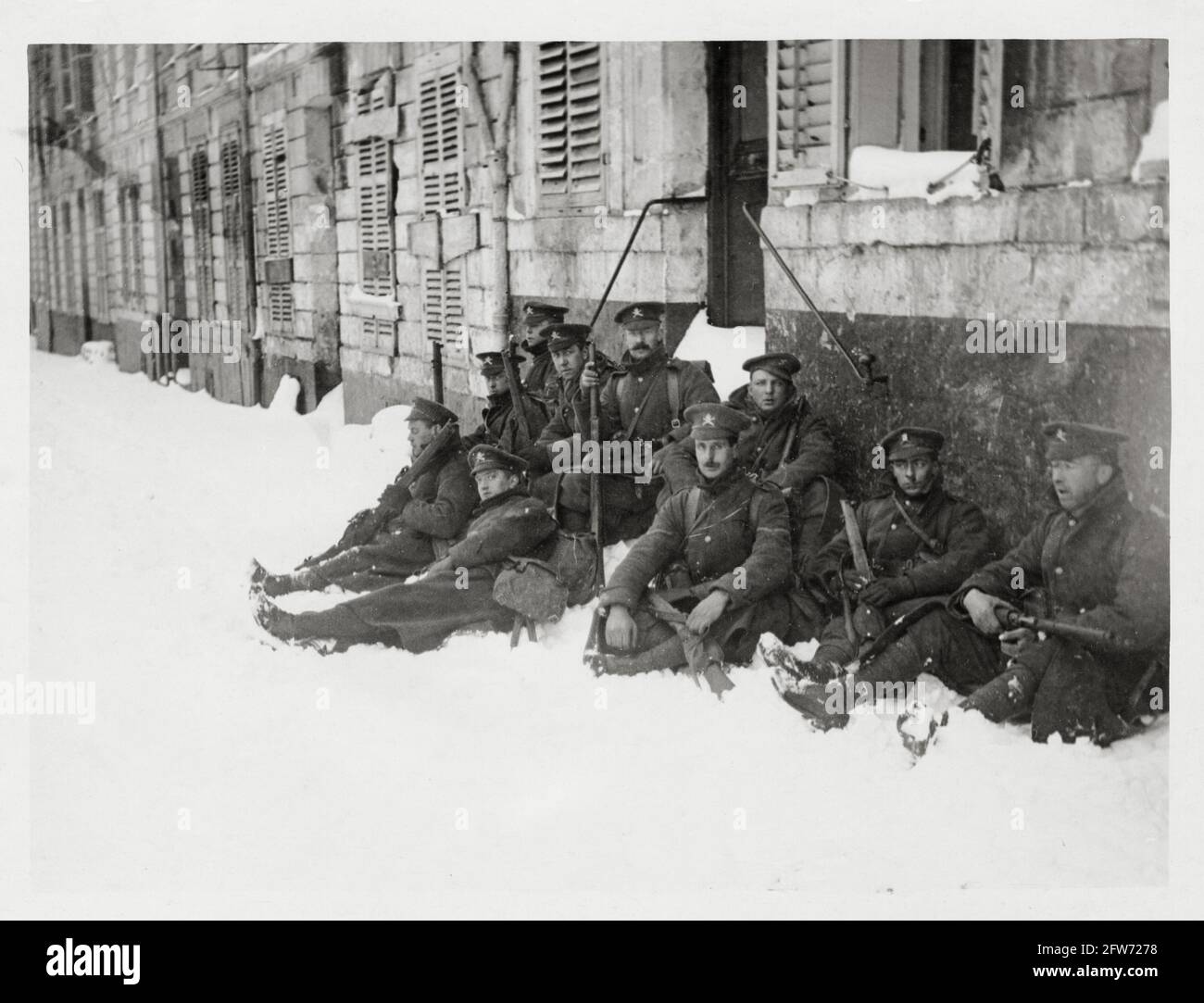 World War One, WWI, Western Front - Machine gunners resting in the snow ...