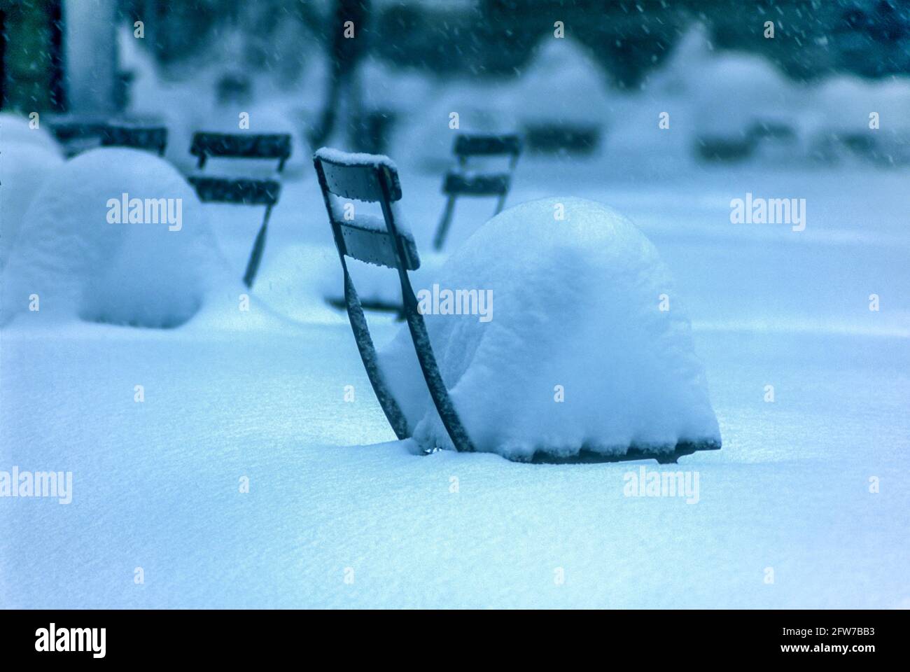 2006 HISTORICAL SNOW COVERED SEATS BRYANT PARK MIDTOWN MANHATTAN NEW ...