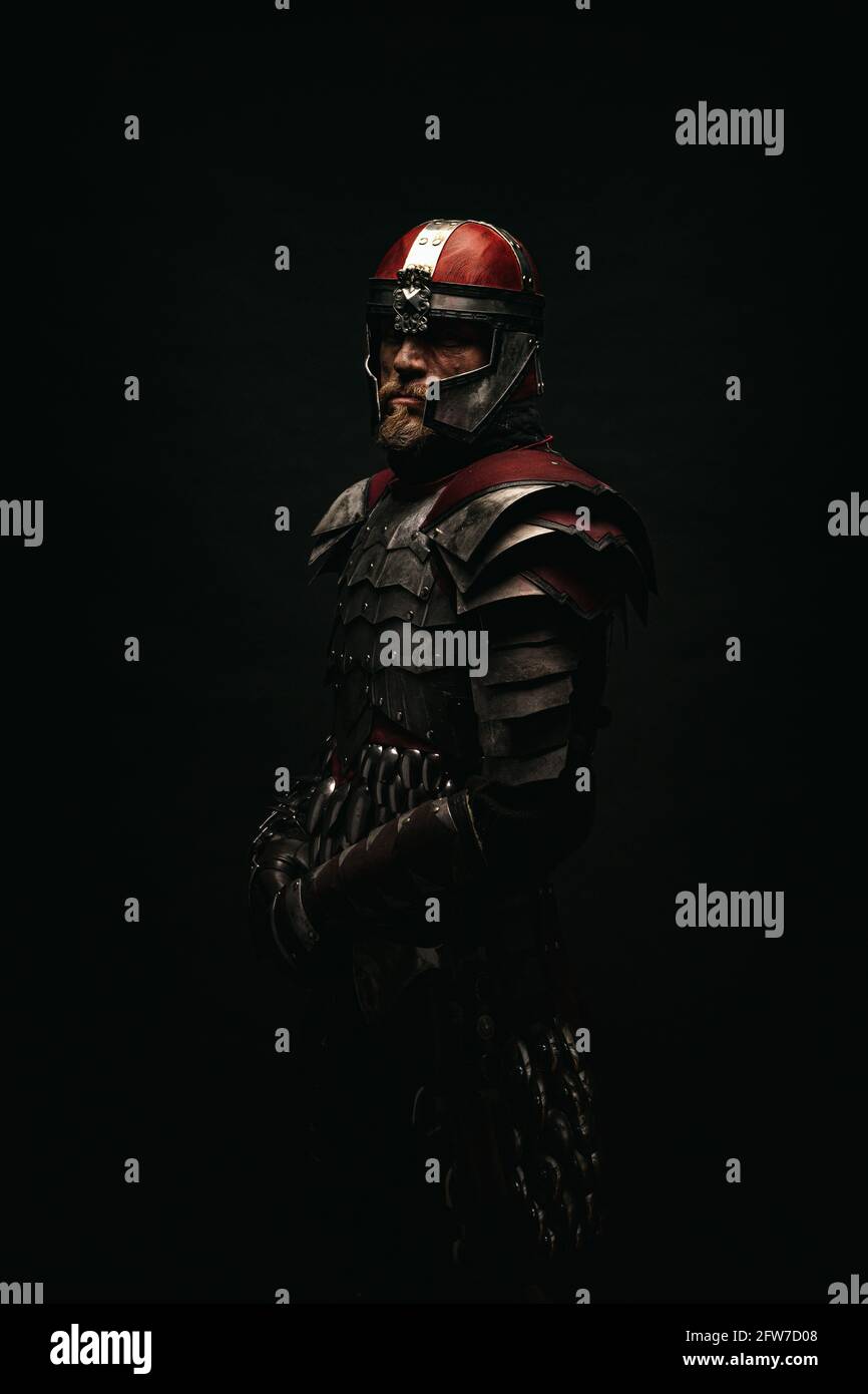 Man medieval armor profile hi-res stock photography and images - Alamy