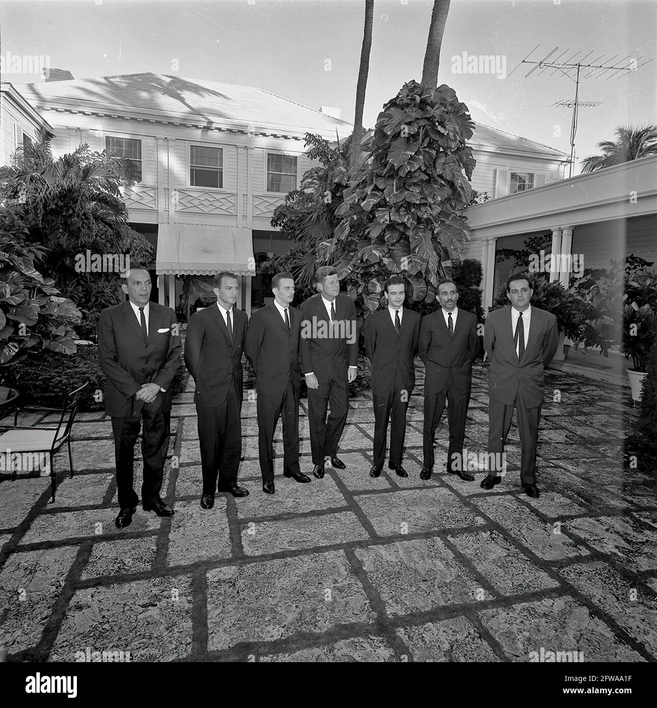 27 December 1962 - President John F. Kennedy meets with Cuban Exile ...
