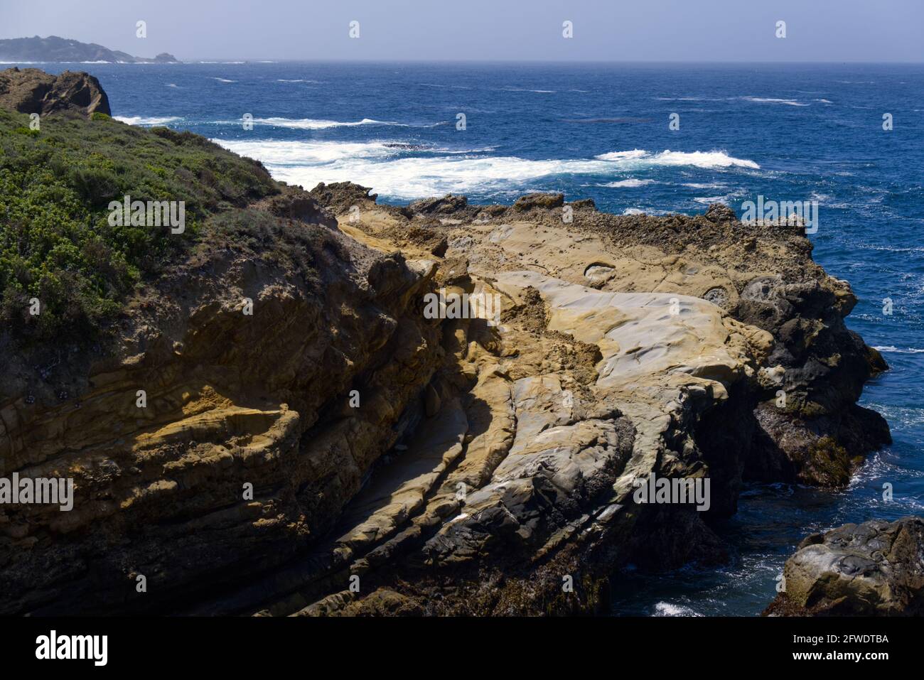 Rock jutting out of the sea hi-res stock photography and images - Alamy