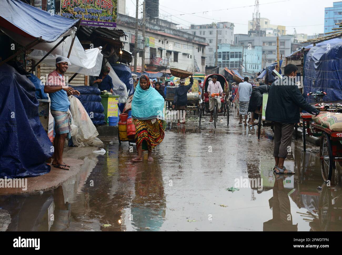 The vibrant Karwan Bazar in Dhaka, Bangladesh Stock Photo - Alamy