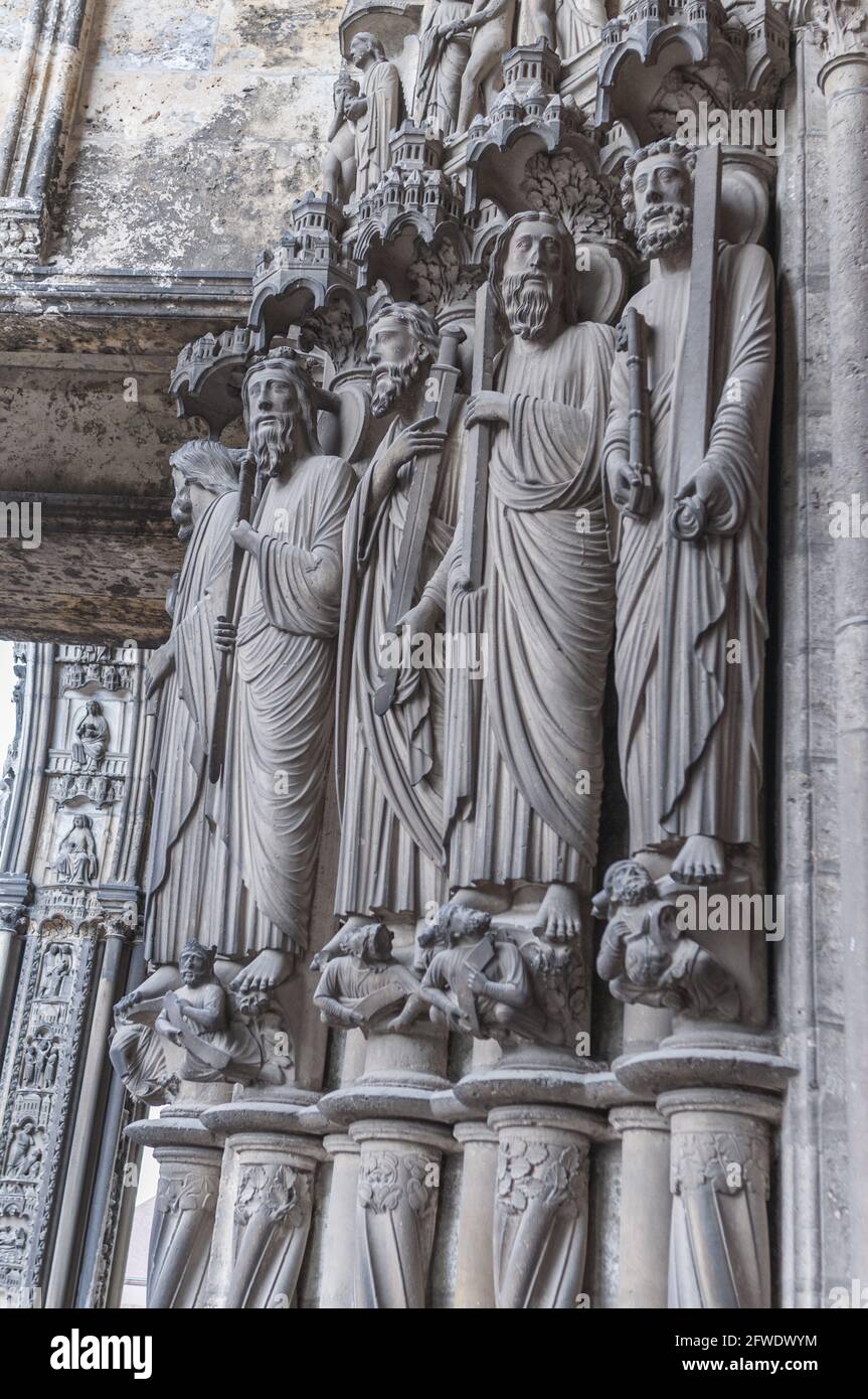 Sculptures chartres cathedral chartres hi-res stock photography and ...