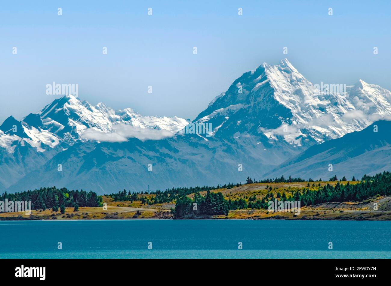 Mt Cook over Lake Pukaki Stock Photo - Alamy
