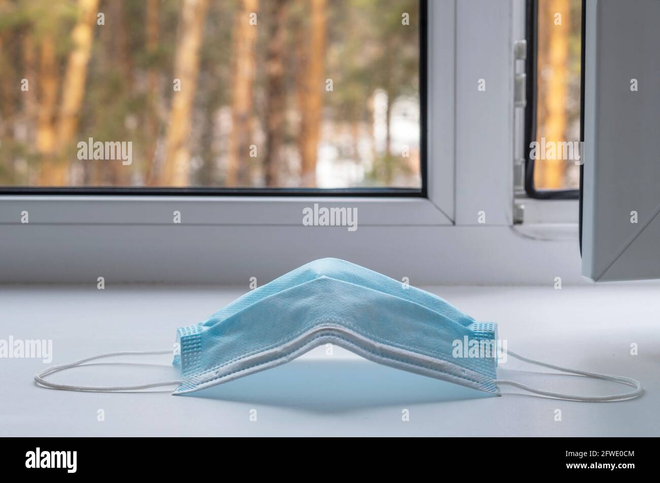 Hospital glass door interior hi-res stock photography and images - Alamy