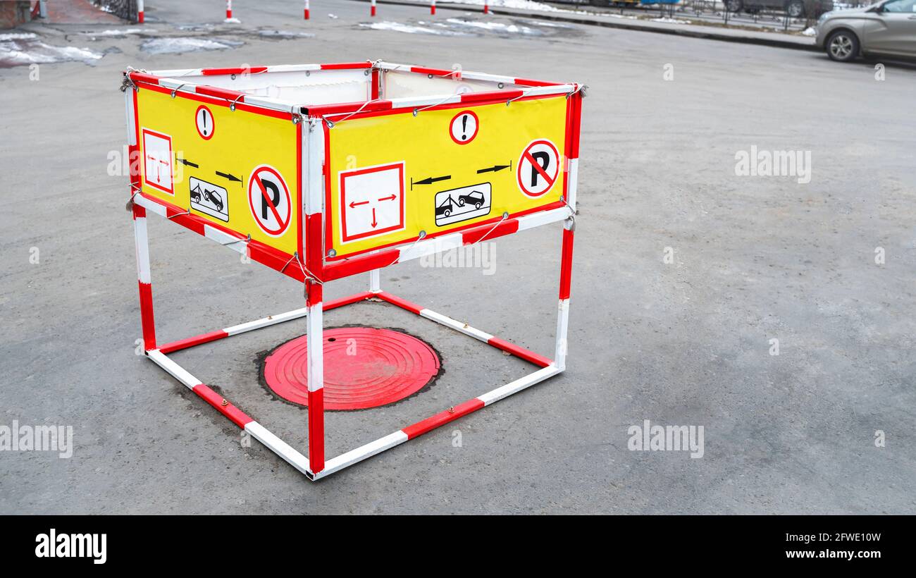Road works on the streets in the city center. Red Manhole, the hatch is ...