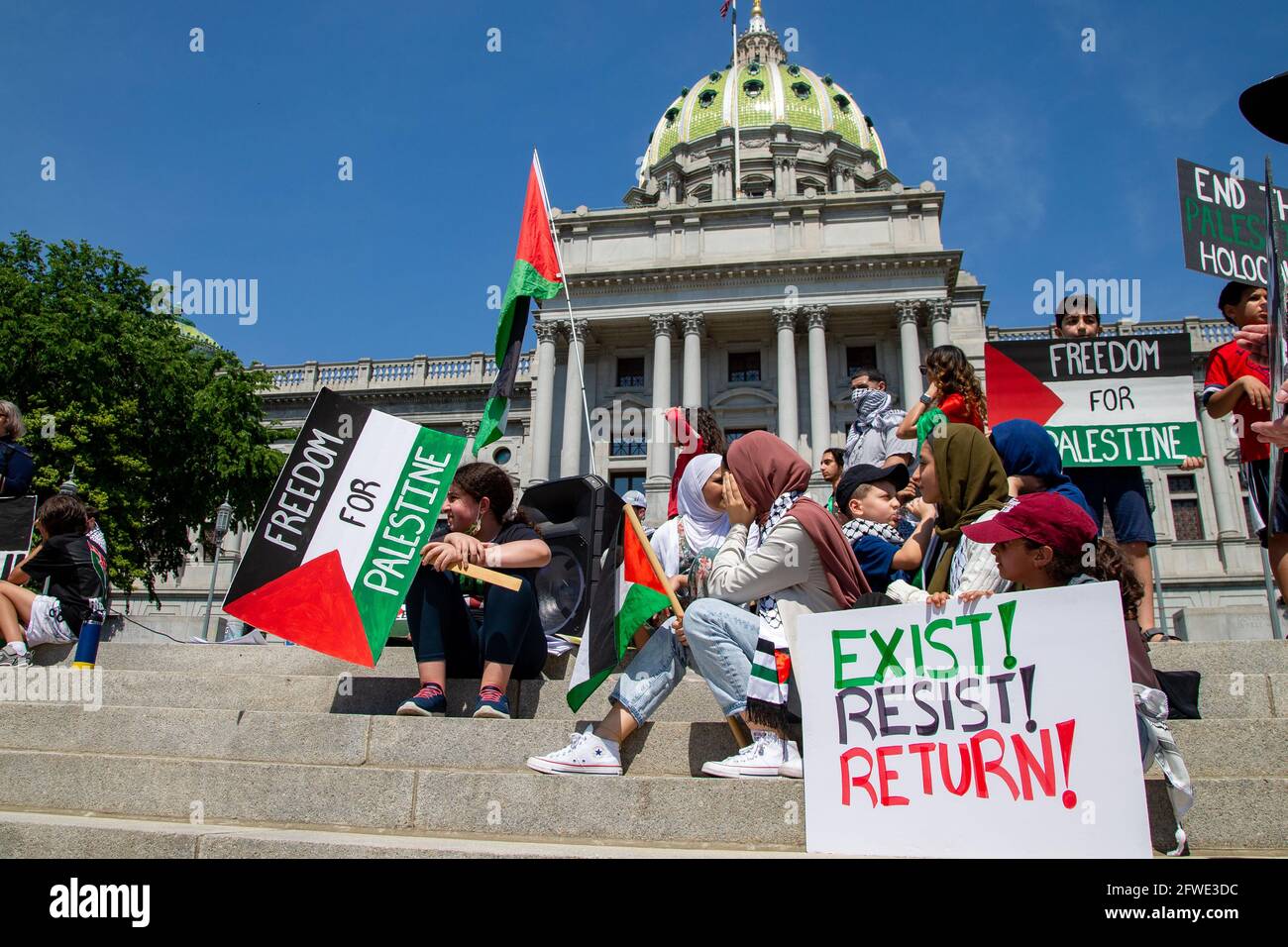 Harrisburg, United States. 21st May, 2021. Pro-Palestine demonstrators ...
