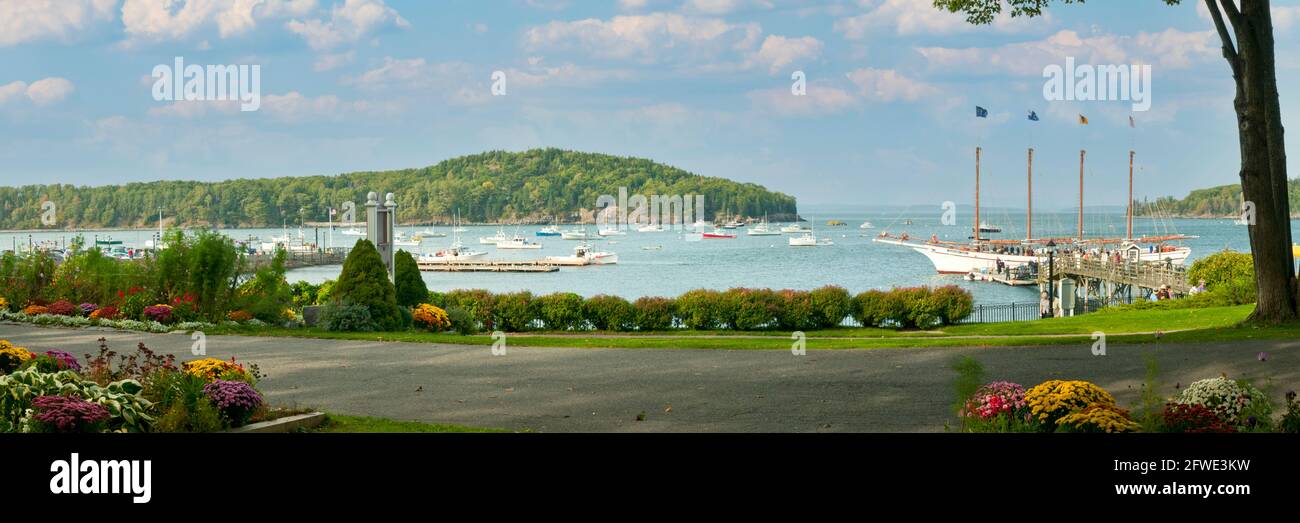 Bar harbor tourist sightseeing boat hi-res stock photography and images ...