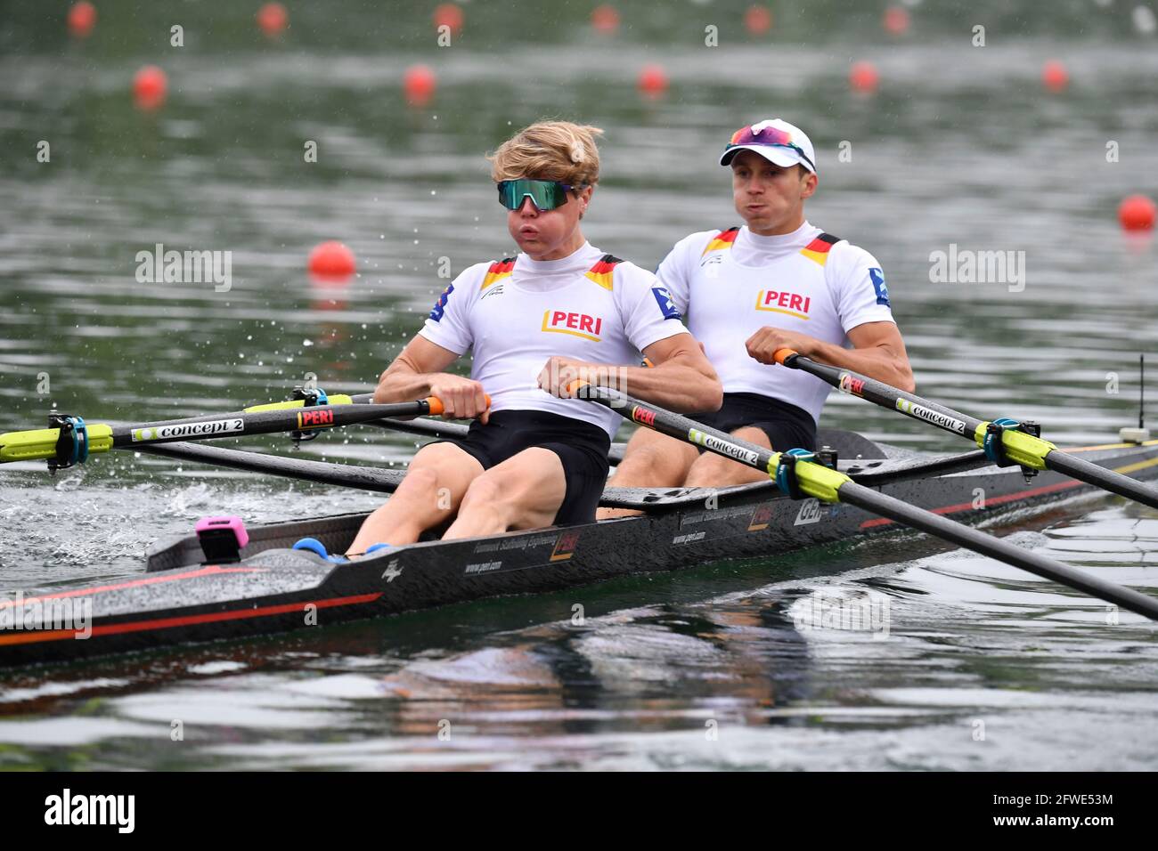 Jonathan rowing hi-res stock photography and images - Alamy