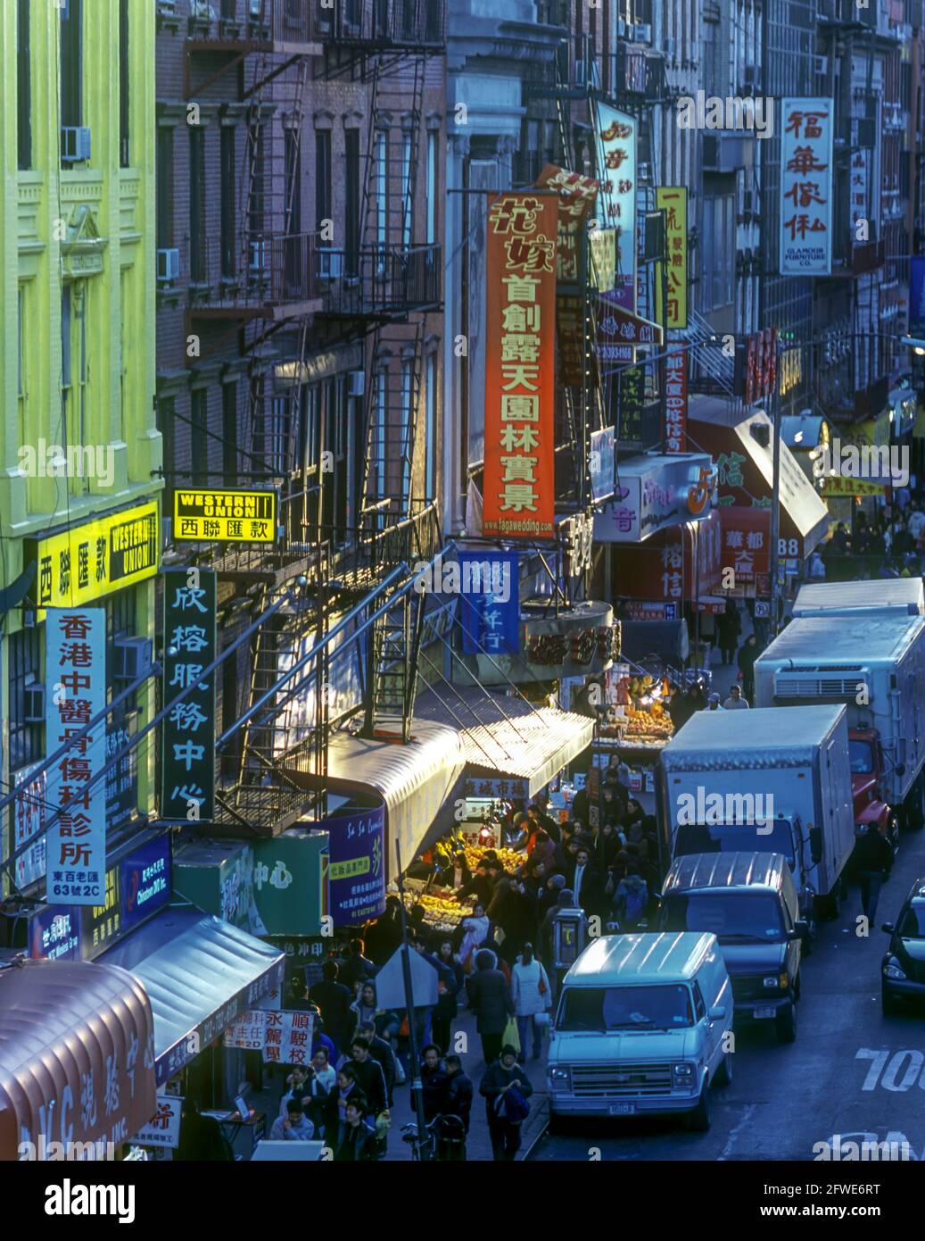 2006 HISTORICAL EAST BROADWAY CHINATOWN DOWNTOWN MANHATTAN NEW YORK ...