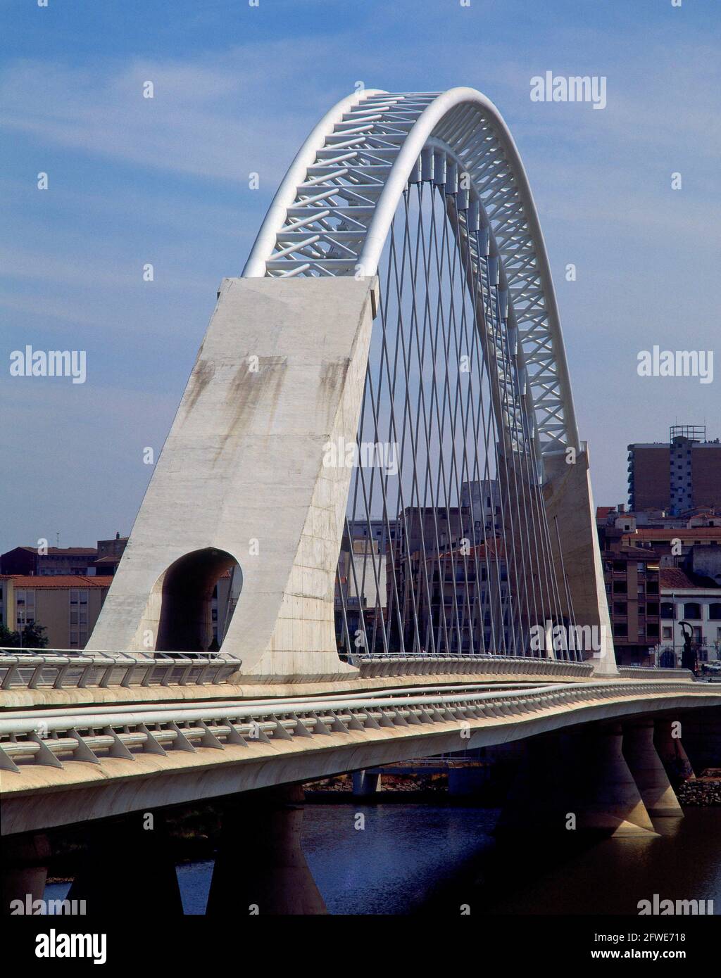 PUENTE LUSITANIA ACABADO EN 1991. Author: SANTIAGO CALATRAVA. Location ...