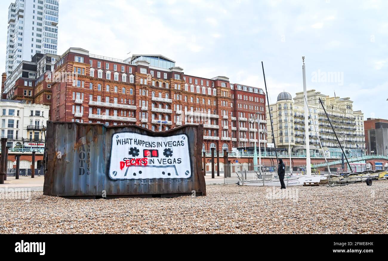 Netflix shipping container hi-res stock photography and images - Alamy
