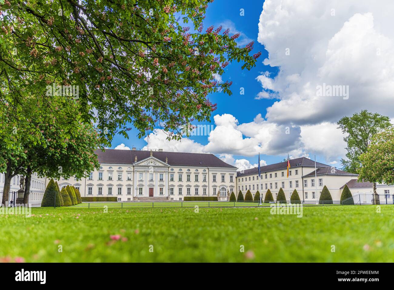 Travel to bellevue hi-res stock photography and images - Alamy