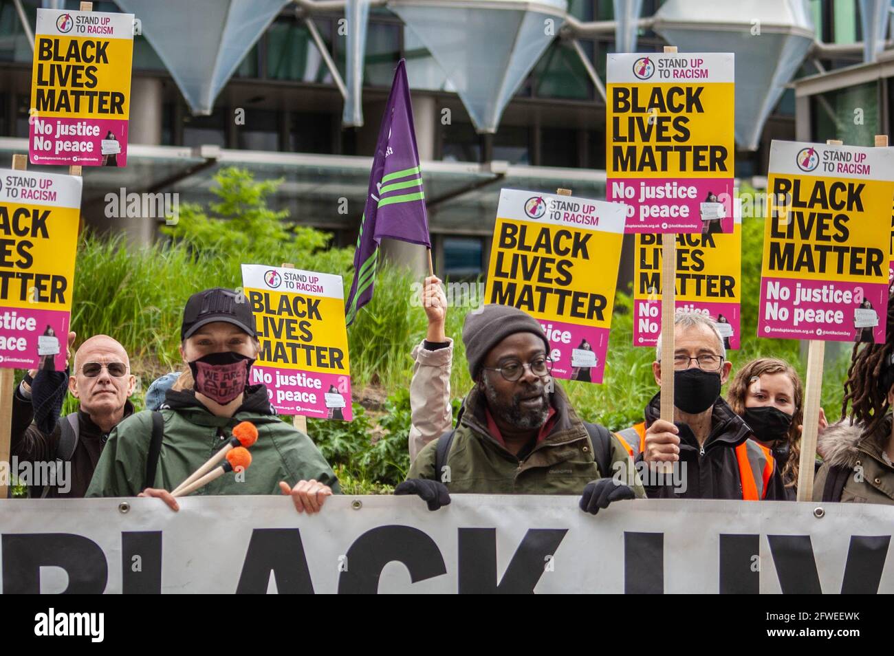 London, England. 22nd May, 2021. Protesters outside the U.S Embassy ...