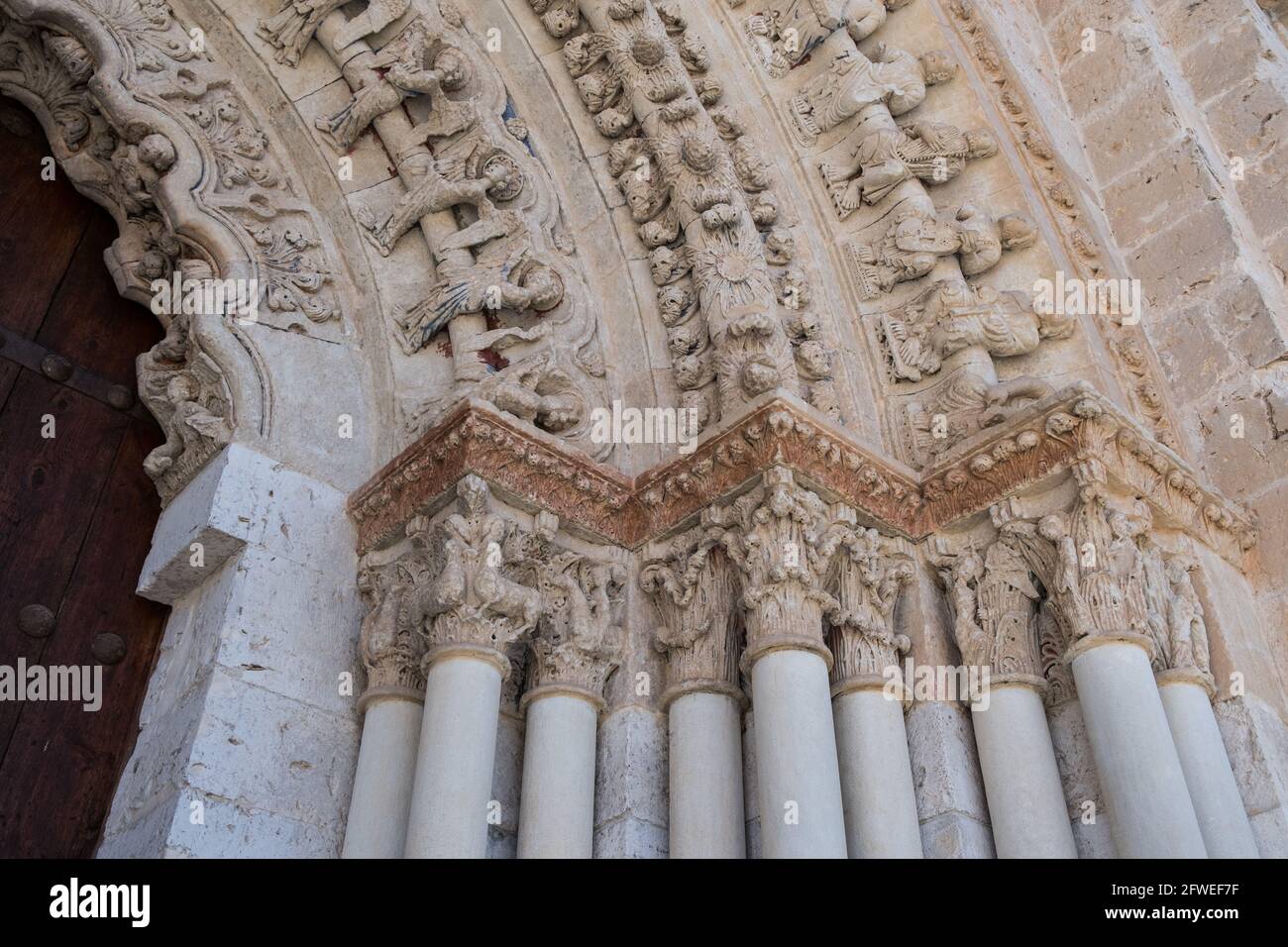 Romanesque medieval sculpture hi-res stock photography and images - Alamy