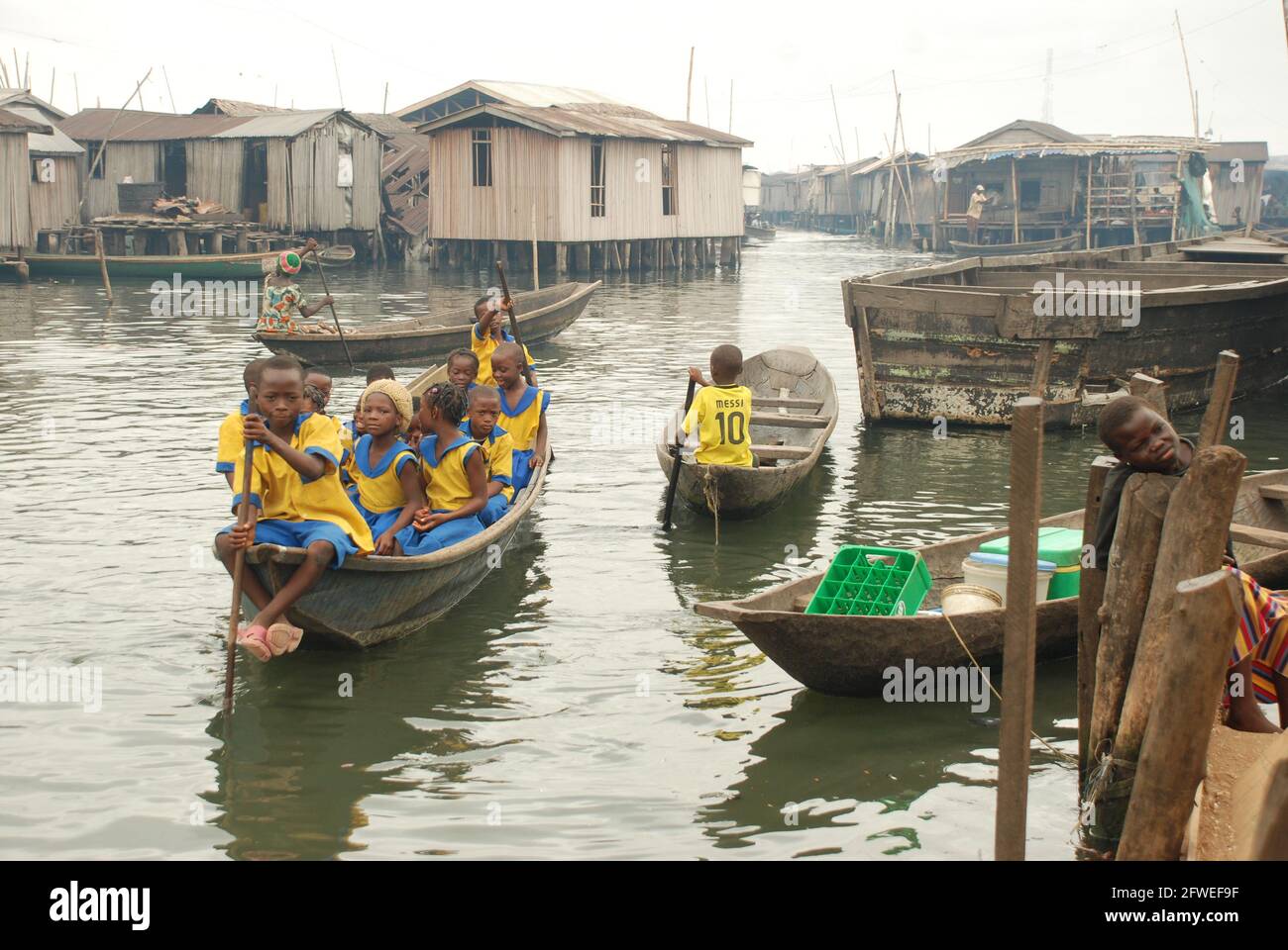 Makoko school children paddling their way to school, Lagos State ...