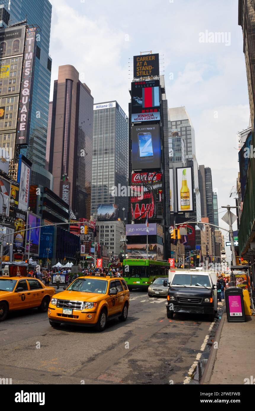 New york city ads billboard billboards advertising hi-res stock ...