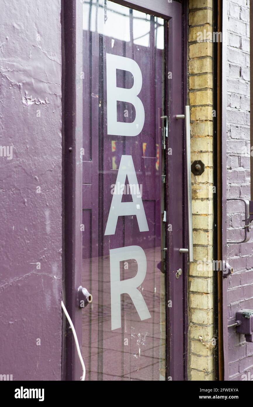 Advertisement signage hi-res stock photography and images - Alamy