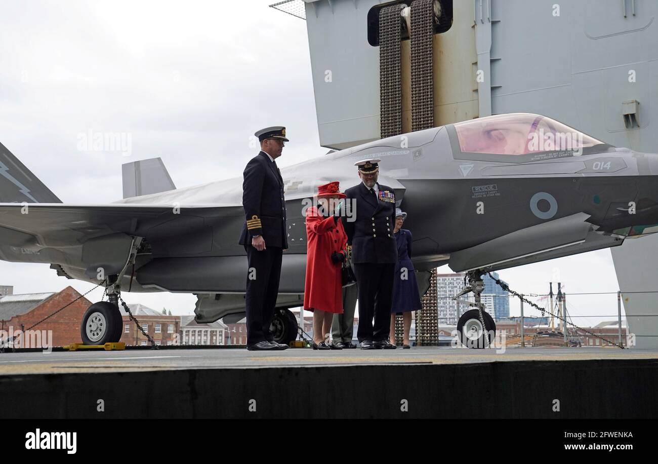 Captain angus essenhigh hi-res stock photography and images - Alamy