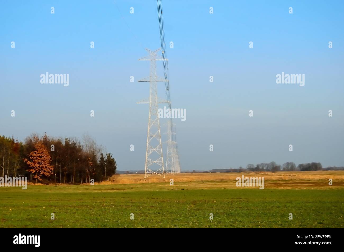 Electricity grid station hi-res stock photography and images - Alamy