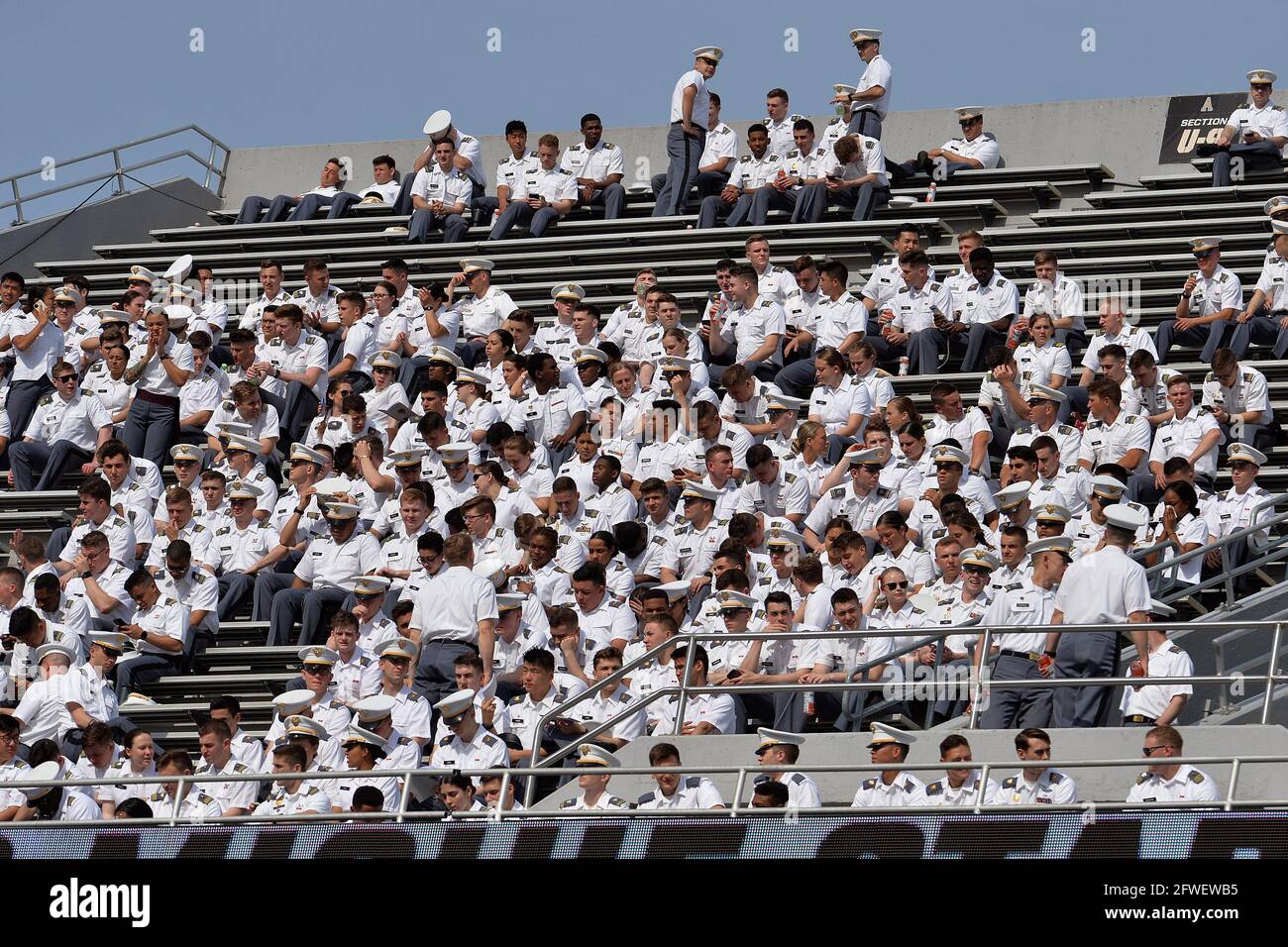 American military graduation ceremony hi-res stock photography and ...
