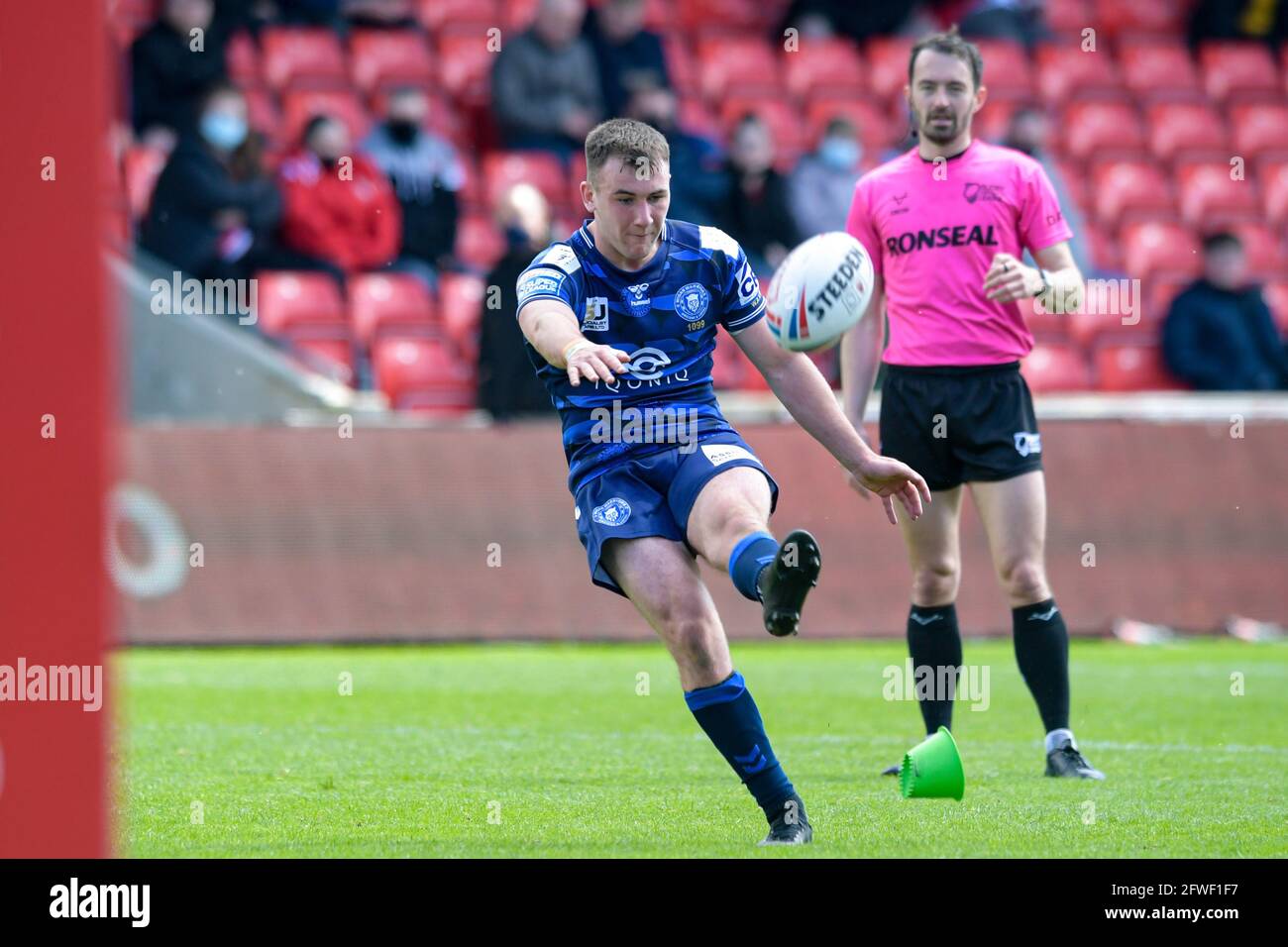 Harry Smith (20) of Wigan Warriors successfully kicks a conversion to ...