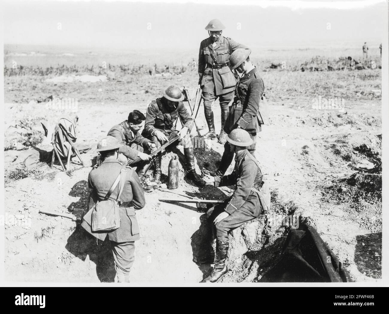 World War One, WWI, Western Front - Officers of a big gun battery ...