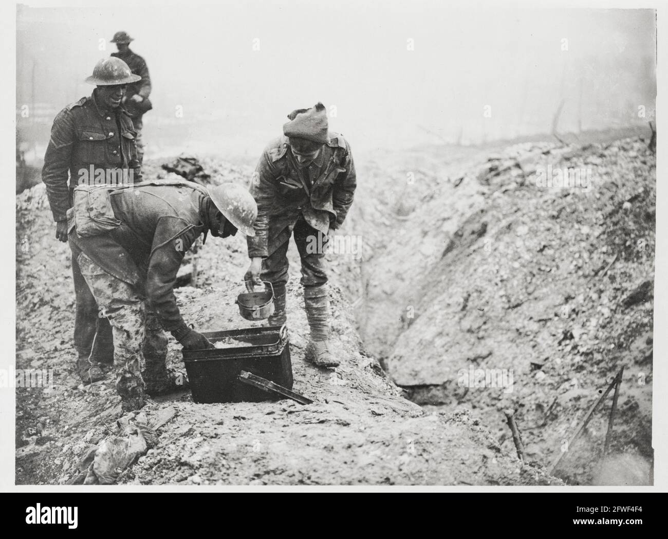 World War One, WWI, Western Front - Officers of a big gun battery ...