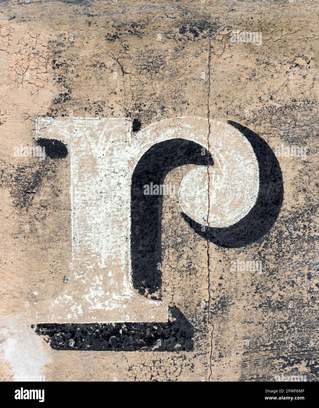 Dissolving letter r of a historical advertising font Stock Photo - Alamy