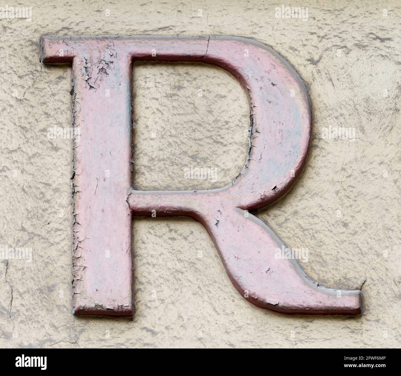 Uppercase R