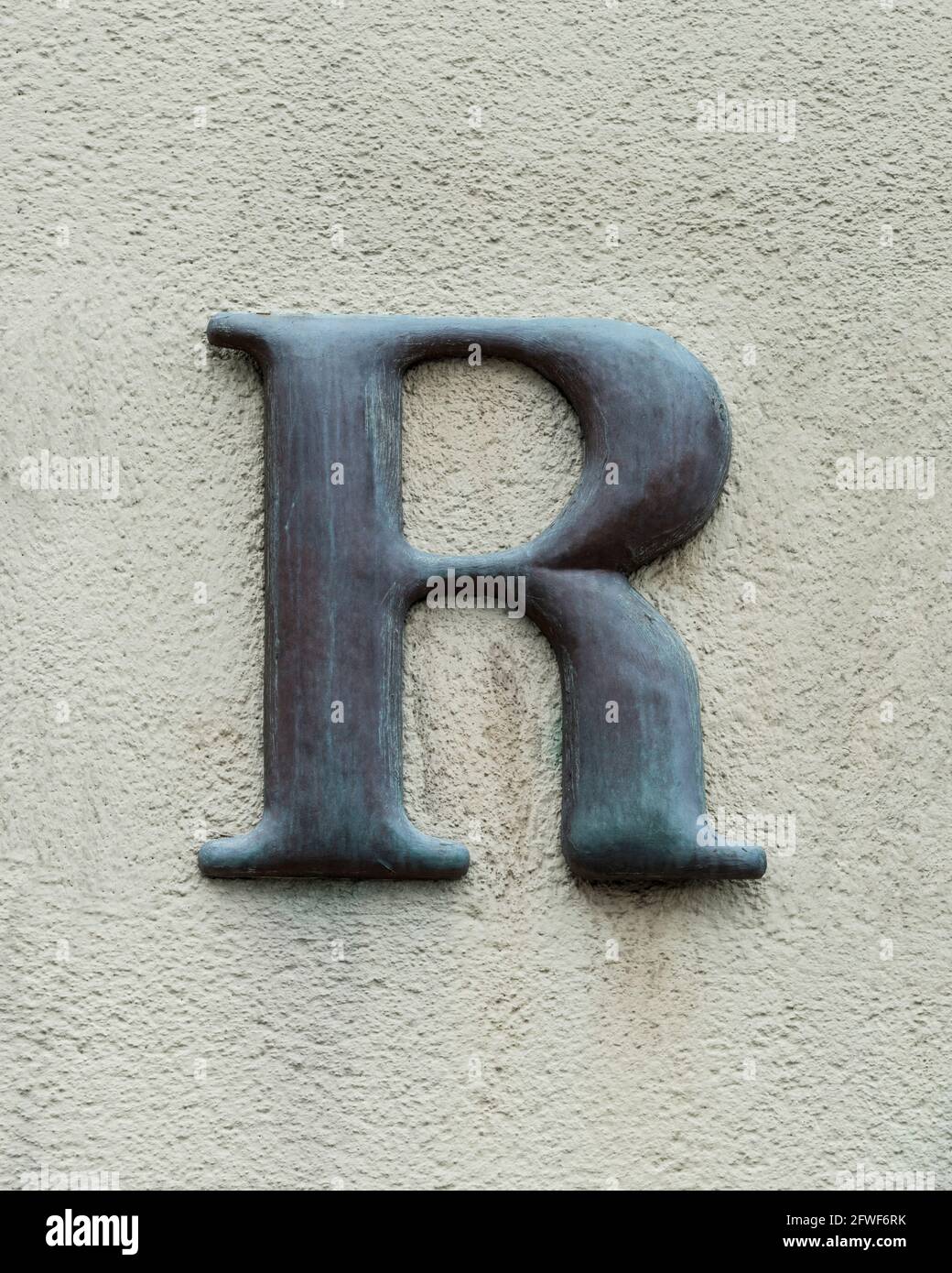 Metal letter R on a house wall Stock Photo - Alamy