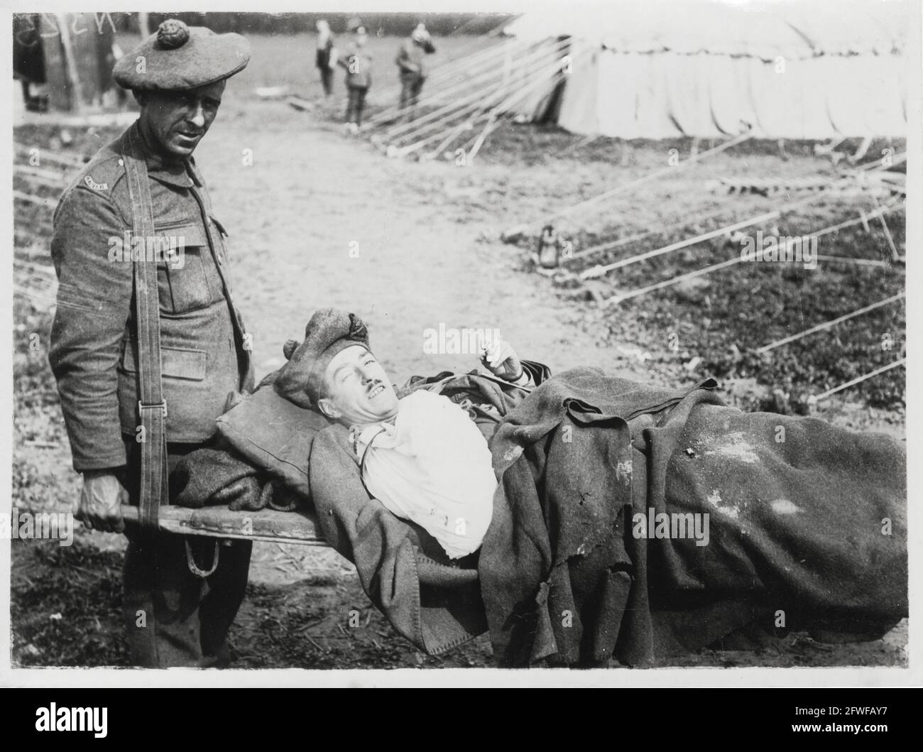 Ww1 stretcher hi-res stock photography and images - Alamy