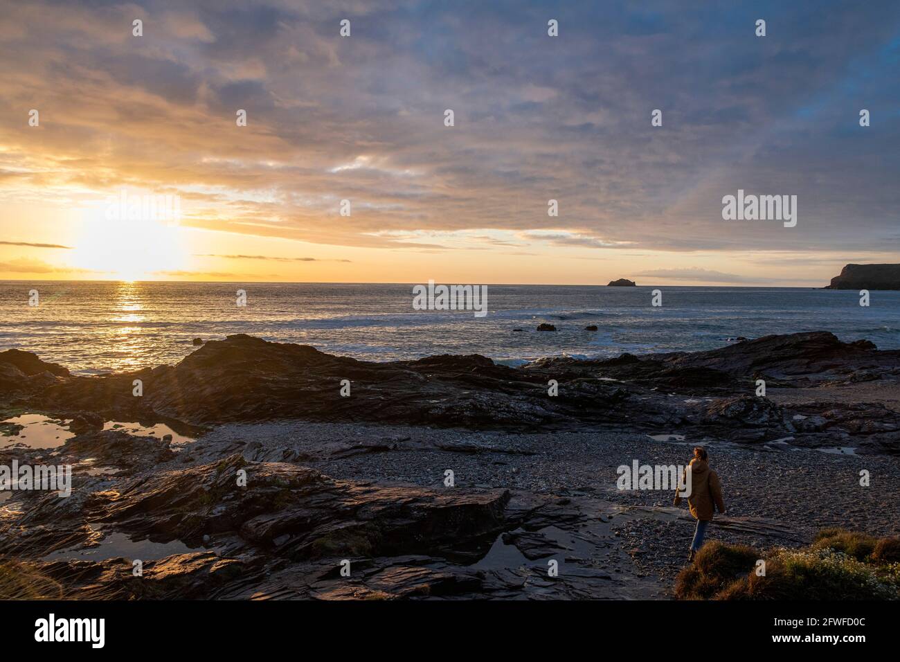 Sunset over Greenaway Beach, Polzeath, Cornwall Stock Photo - Alamy
