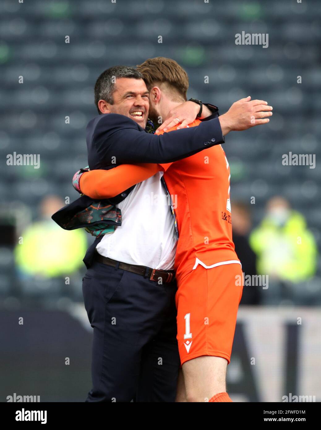 St Johnstone manager Callum Davidson congratulates goalkeeper Zander ...