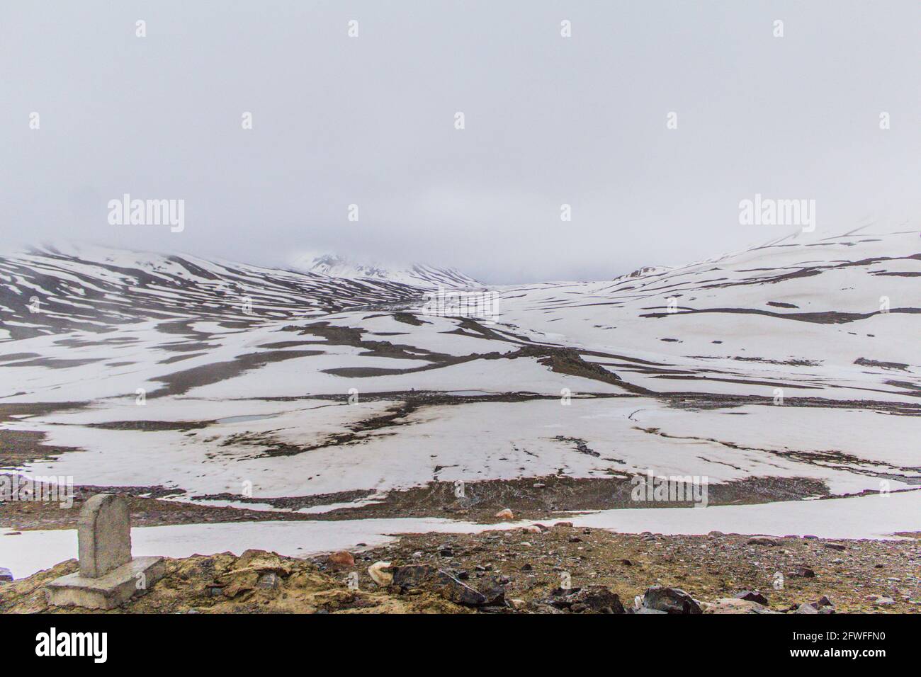 Various views of the Tanglangla pass Stock Photo - Alamy