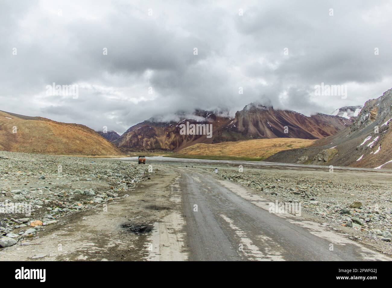 Various views of the Manali Leh Highway Stock Photo - Alamy