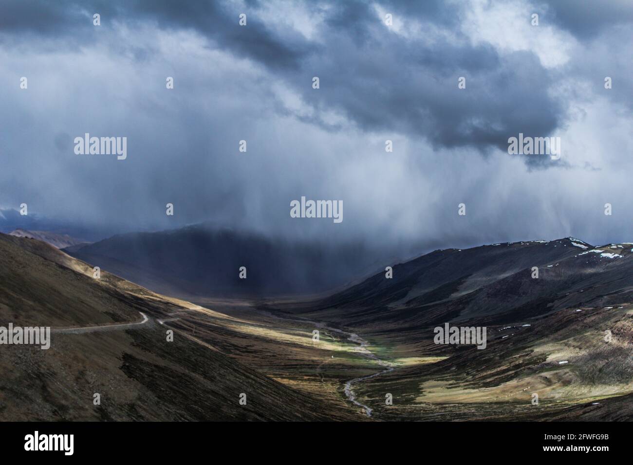 Various views of the Tanglangla pass Stock Photo - Alamy
