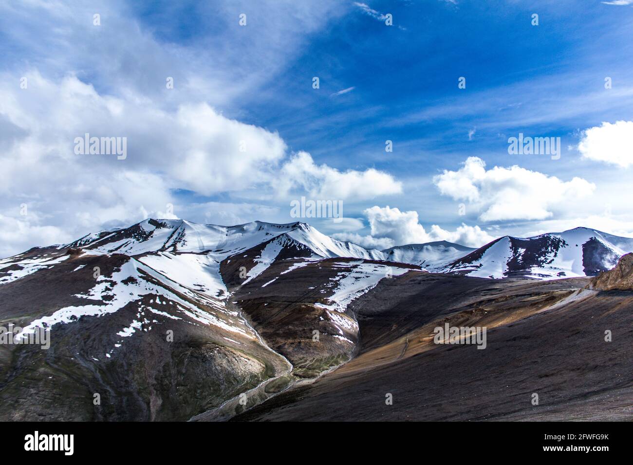Various views of the Tanglangla pass Stock Photo - Alamy