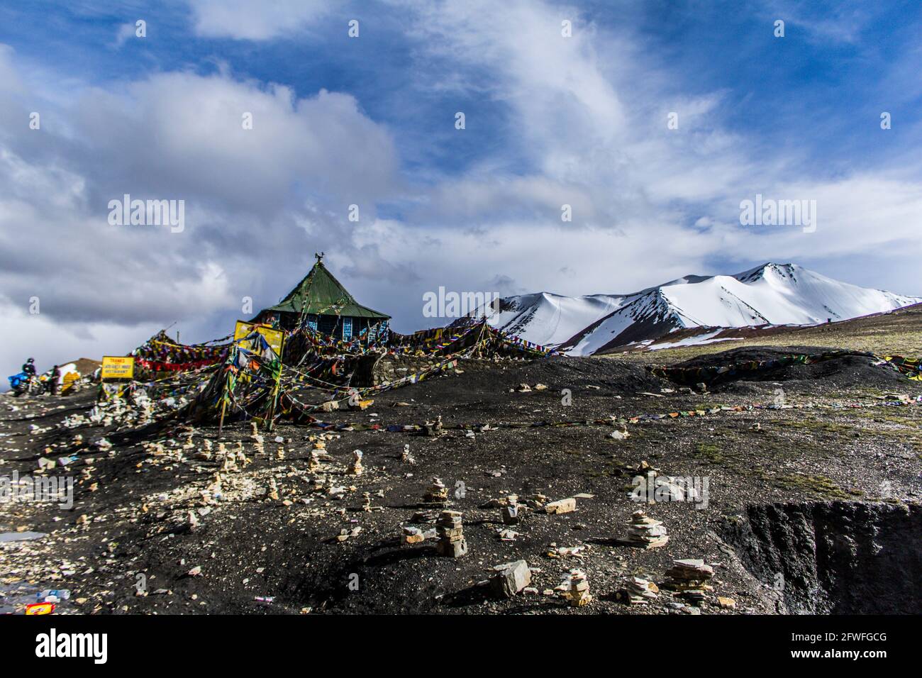 Various views of the Tanglangla pass Stock Photo - Alamy