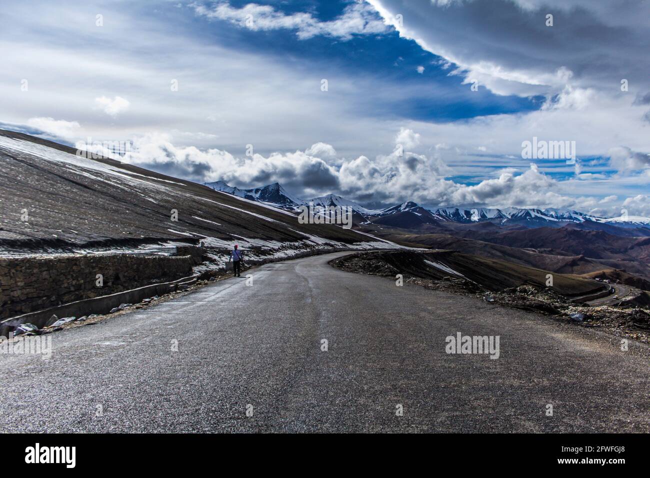 Various views of the Tanglangla pass Stock Photo - Alamy