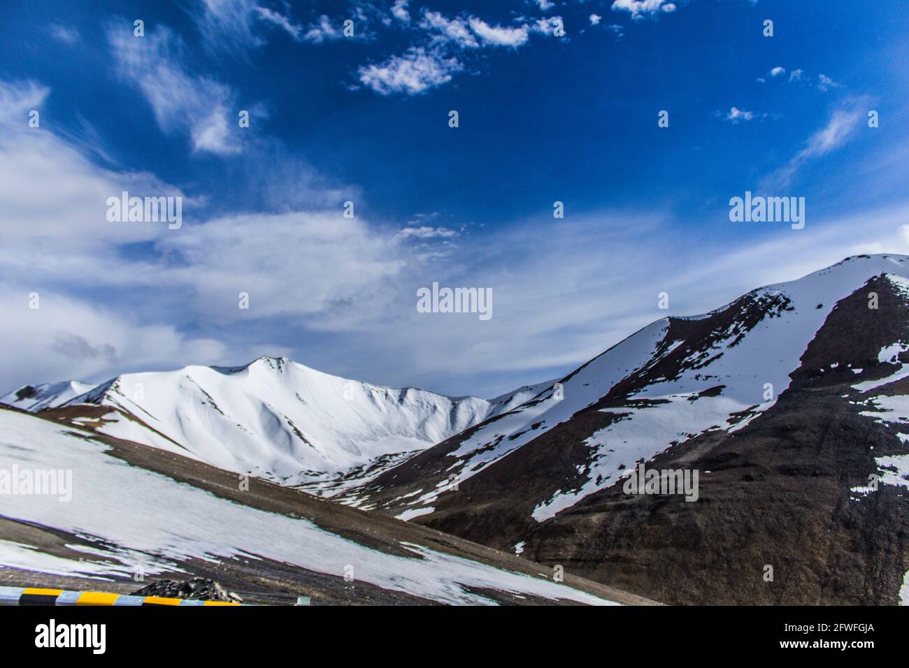 Various views of the Tanglangla pass Stock Photo - Alamy