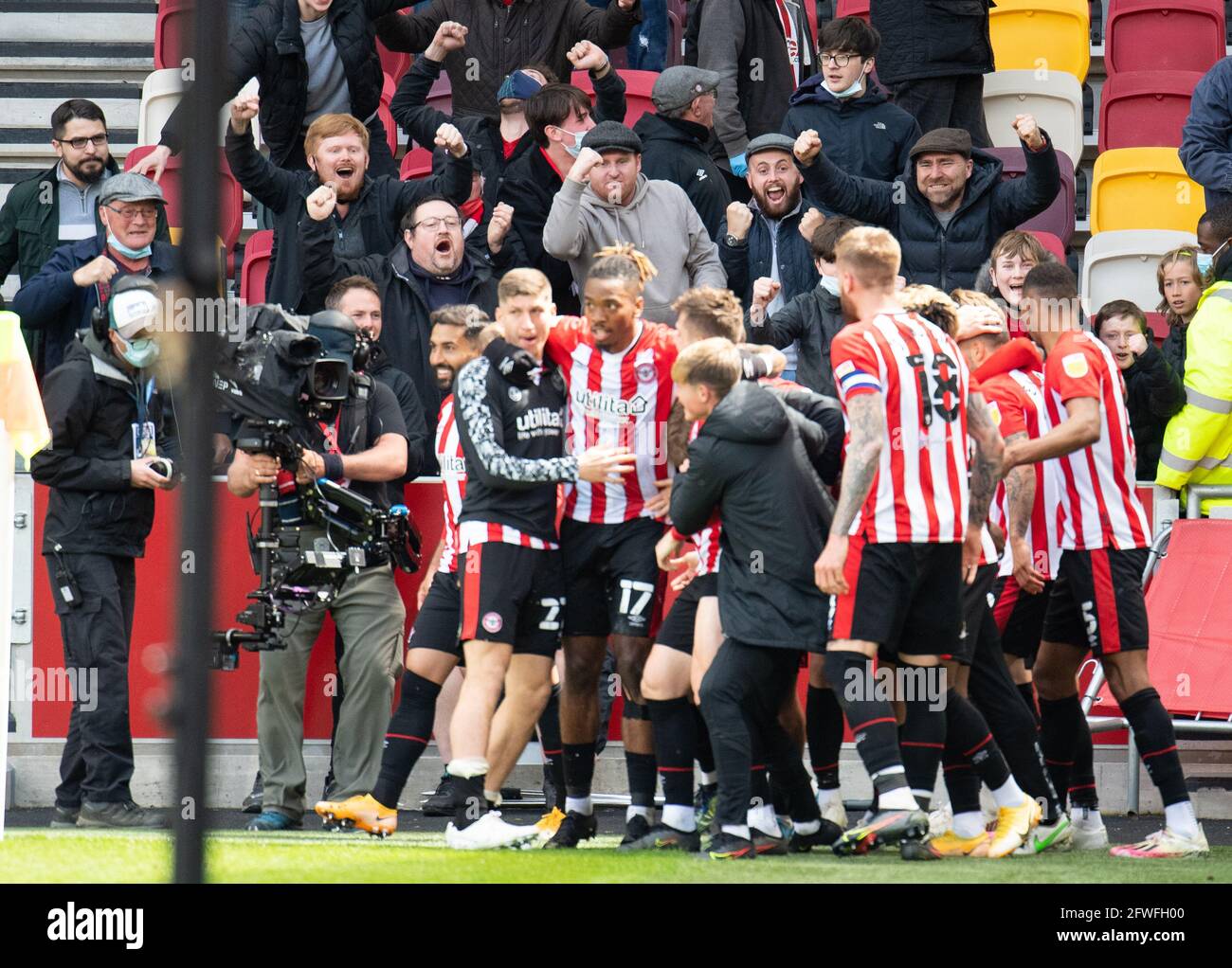Bournemouth fans uk hi-res stock photography and images - Alamy