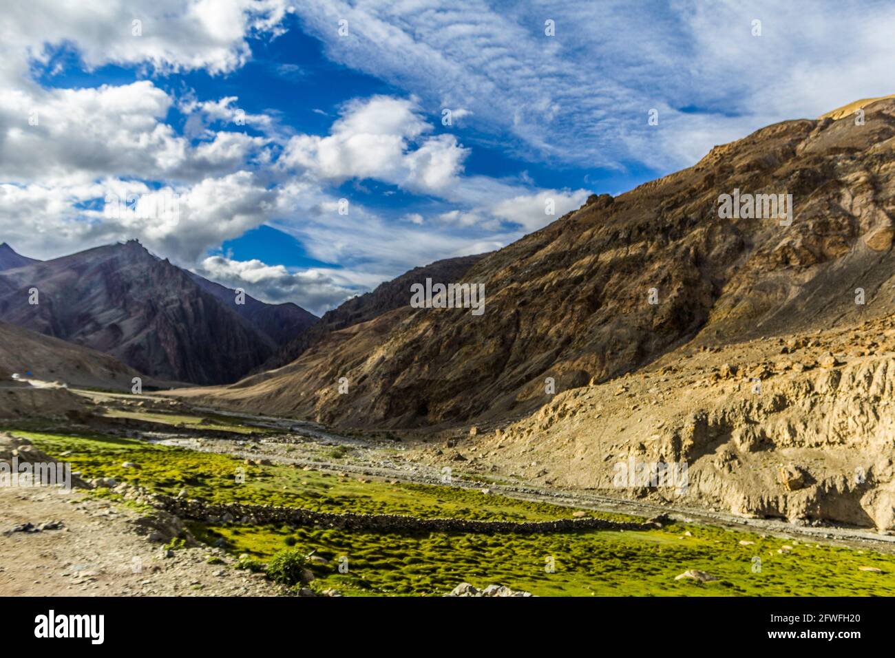 Various views of the Manali Leh Highway Stock Photo - Alamy